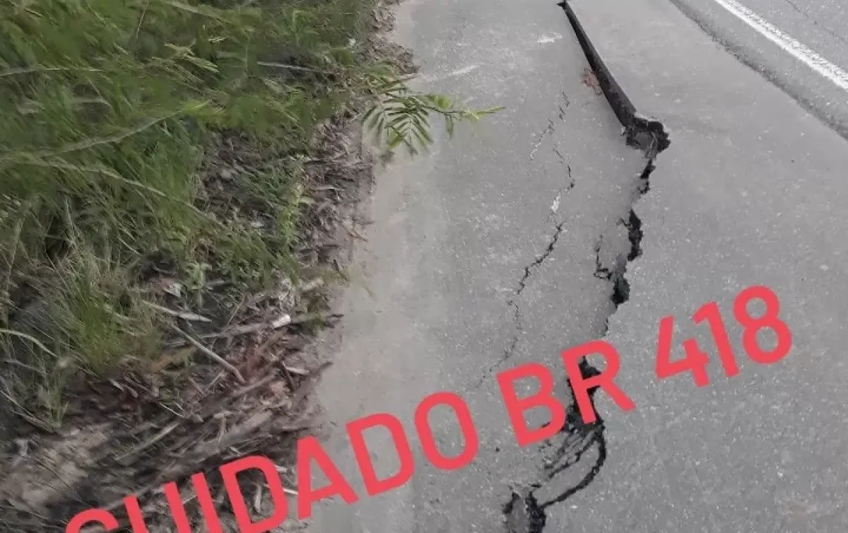 Asfalto ameaça ceder aumentando o perigo na BR 418 entre a BR 101 a ...