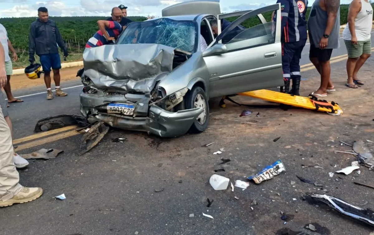 BR-101: colisão entre Fiat Toro, Prisma e Classic deixa seis feridos ...