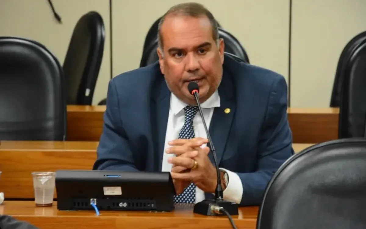 Deputado estadual Sandro Régis. comenta sobre a interdição da ponte do ...