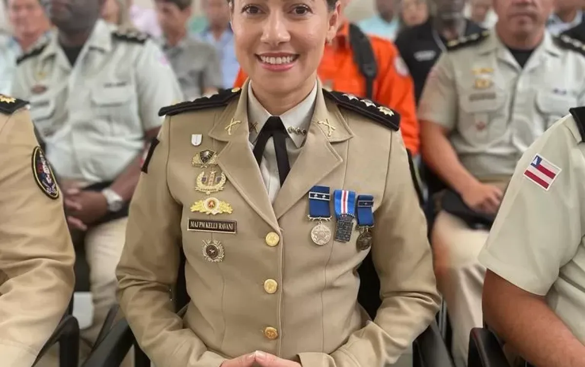 Major Kelly Ravani assume o comando da 44ª CIPM/Medeiros Neto - Bahia ...